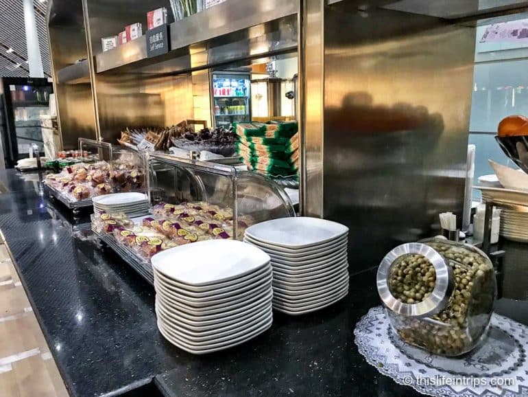 Air China Business Class Lounge Review - Beijing (PEK)