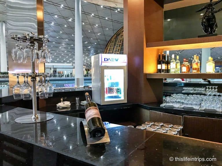 Air China Business Class Lounge Review - Beijing (PEK)