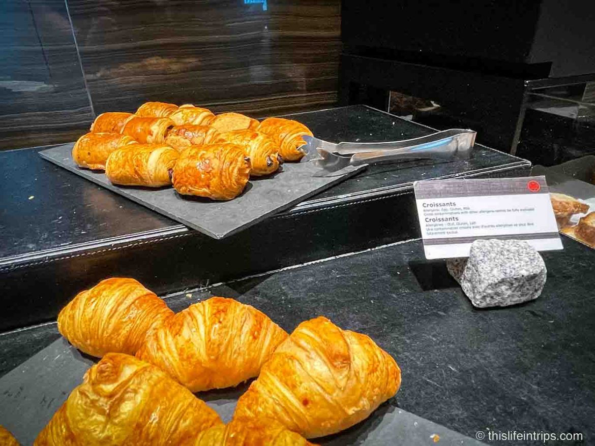 London Heathrow Maple Leaf lounge Review: Taste of Home [25]