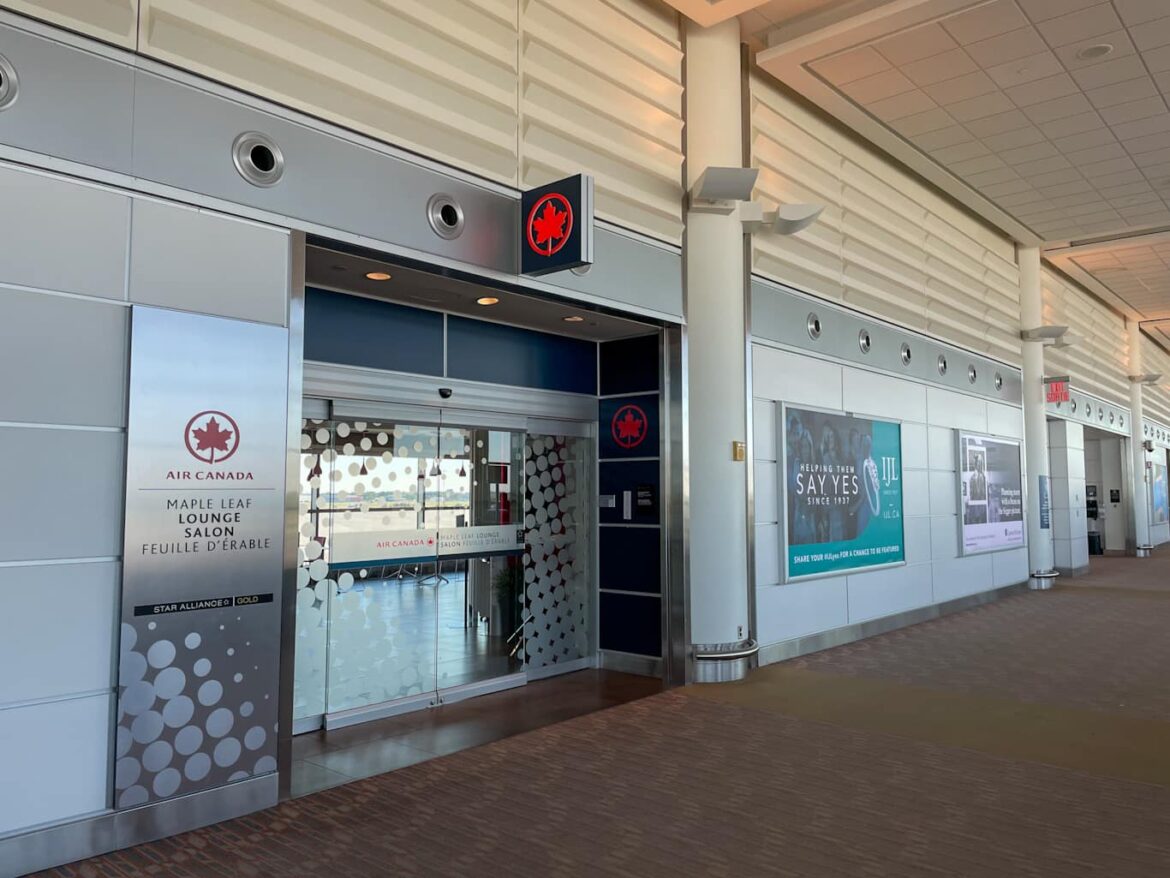 Air Canada Winnipeg Maple Leaf Lounge Review - YWG [2024]