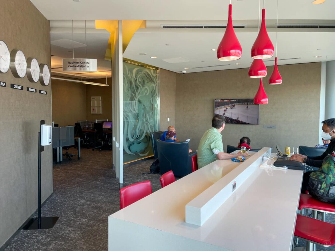 Air Canada Winnipeg Maple Leaf Lounge Review - YWG [2024]