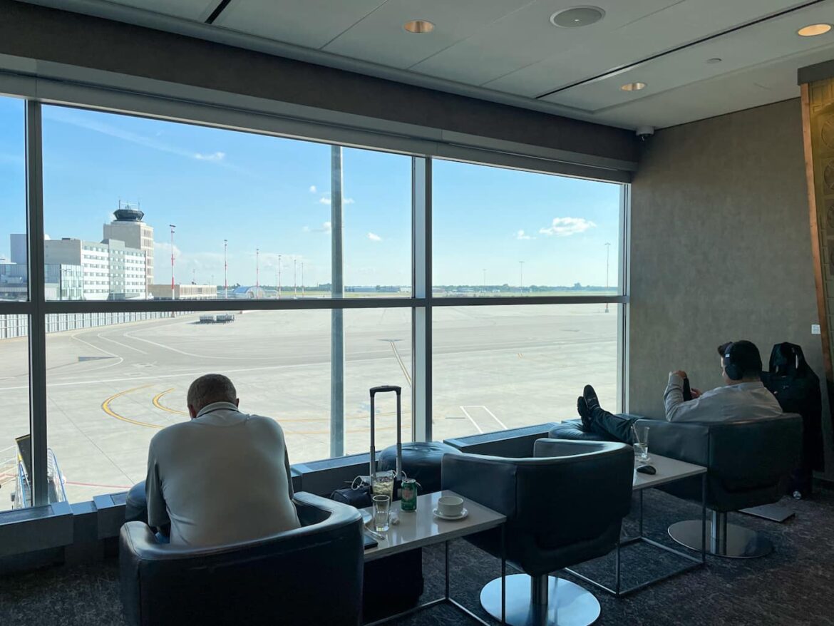 Air Canada Winnipeg Maple Leaf Lounge Review - YWG [2024]